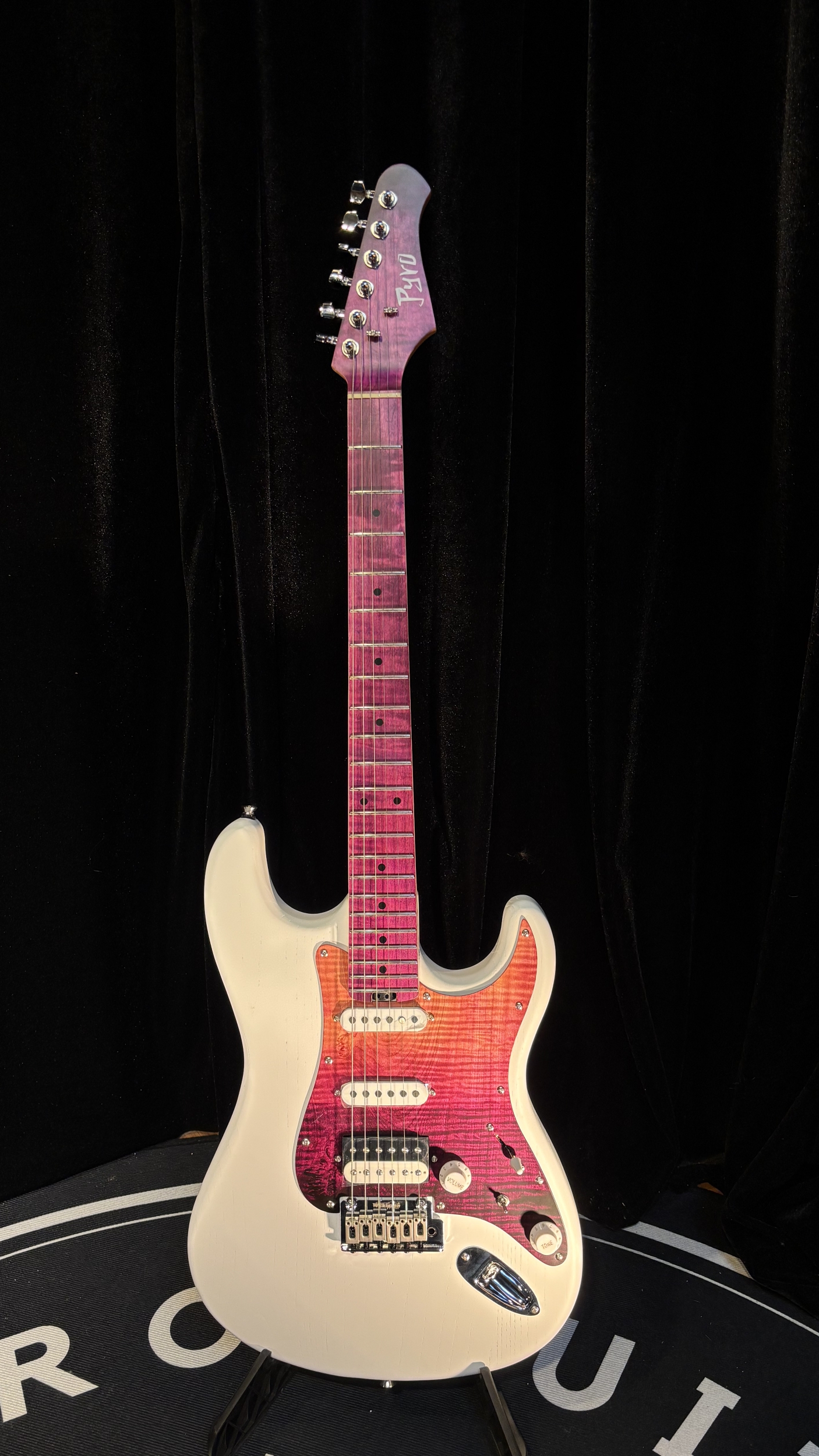 Shadow Caster-Pink – pyro guitars